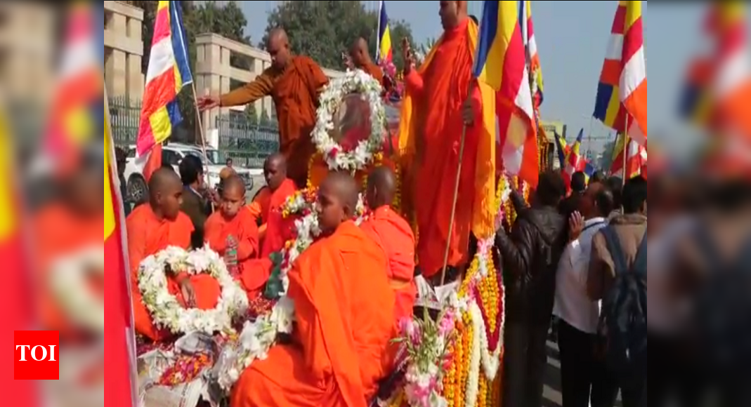 Final Journey of revered Buddhist Monk Pragyanand begins | Lucknow News ...