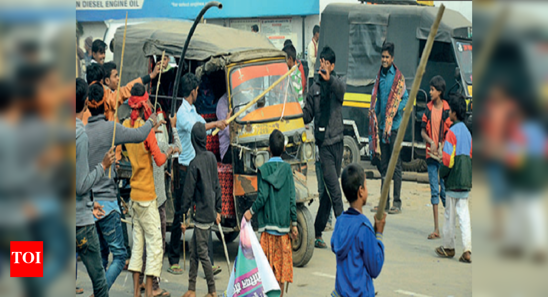 Truckers block roads in state, go on indefinite strike | Patna News ...