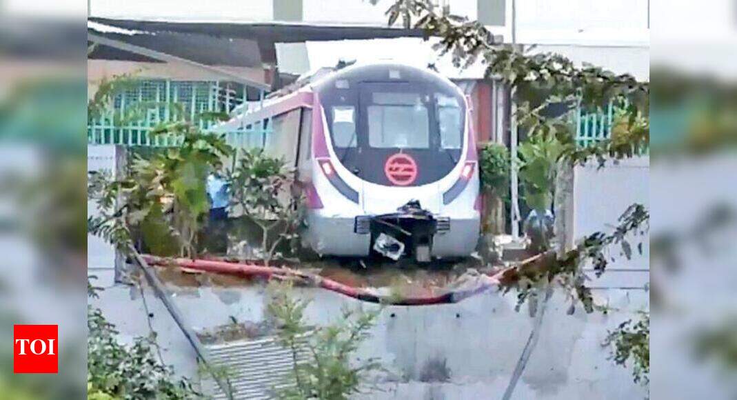 Metro crash: DMRC suspends four officials, says trains safe | Delhi ...