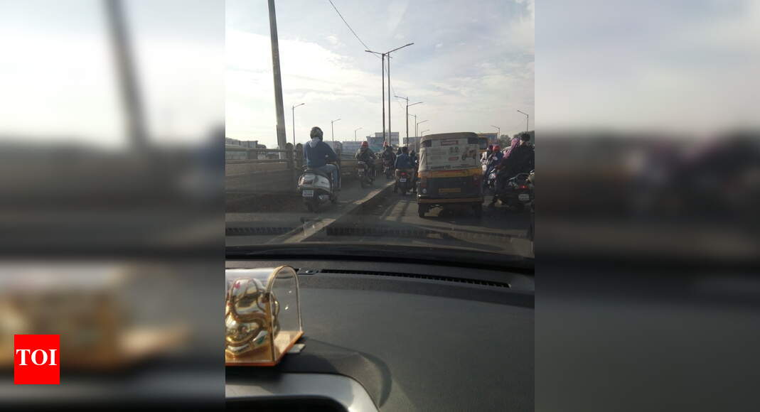 Traffic in Mundhwa Bridge - Times of India