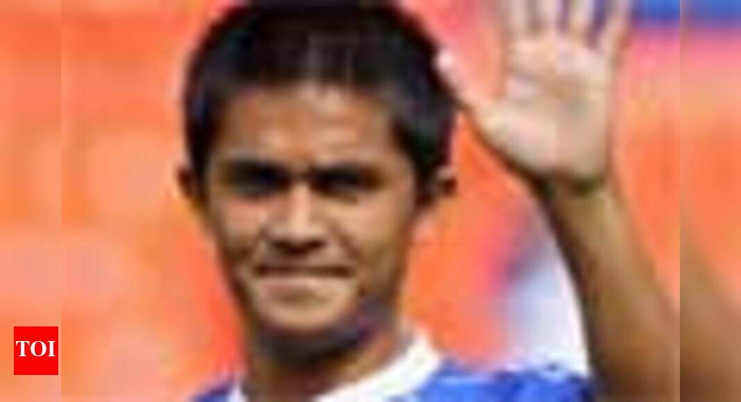 Low key appearance for Sunil Chhetri against Manchester United ...