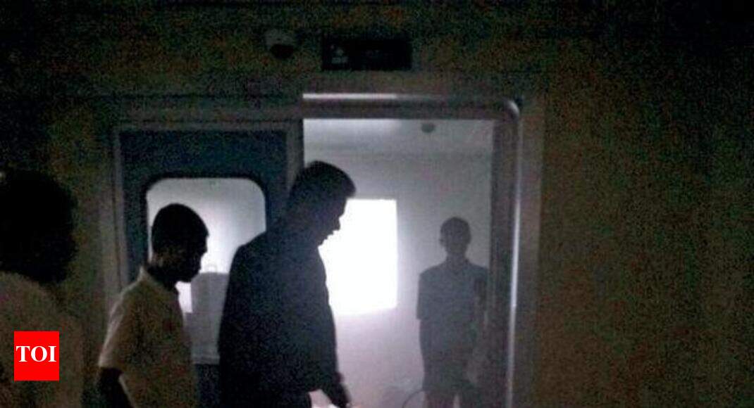 Karelibaug: Short-circuit sparks fire in Karelibaug hospital | Vadodara ...