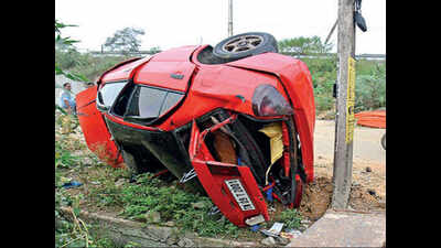 Car with 4 plunges 30ft from flyover, occupants survive | Chennai News ...