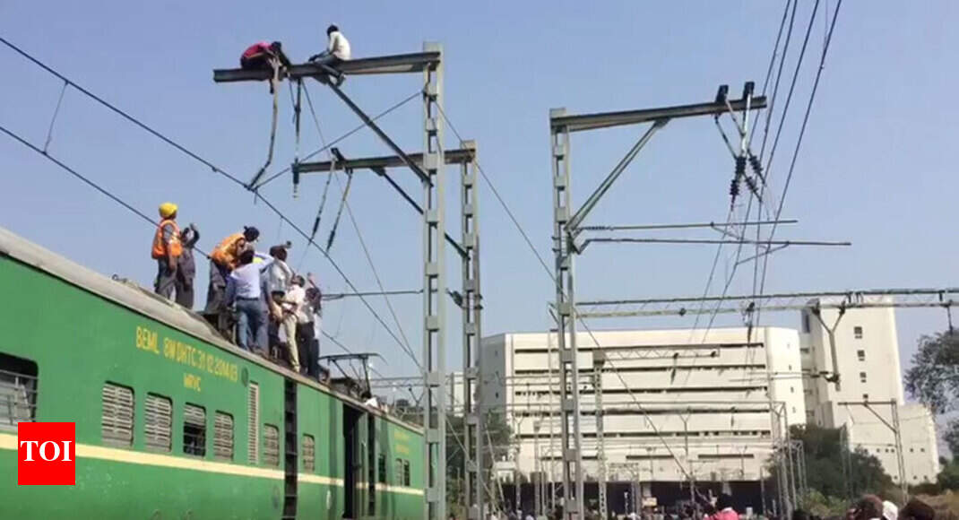 train pantograph: Harbour services affected as train pantograph gets ...