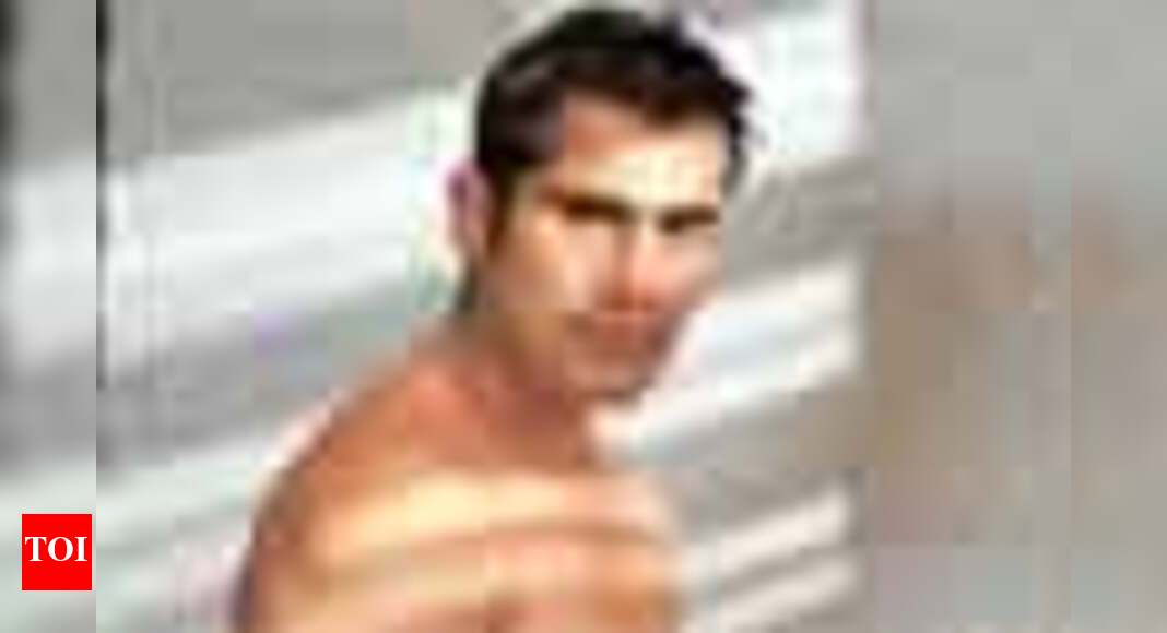 I have a well-toned body: Karan Thaker - Times of India