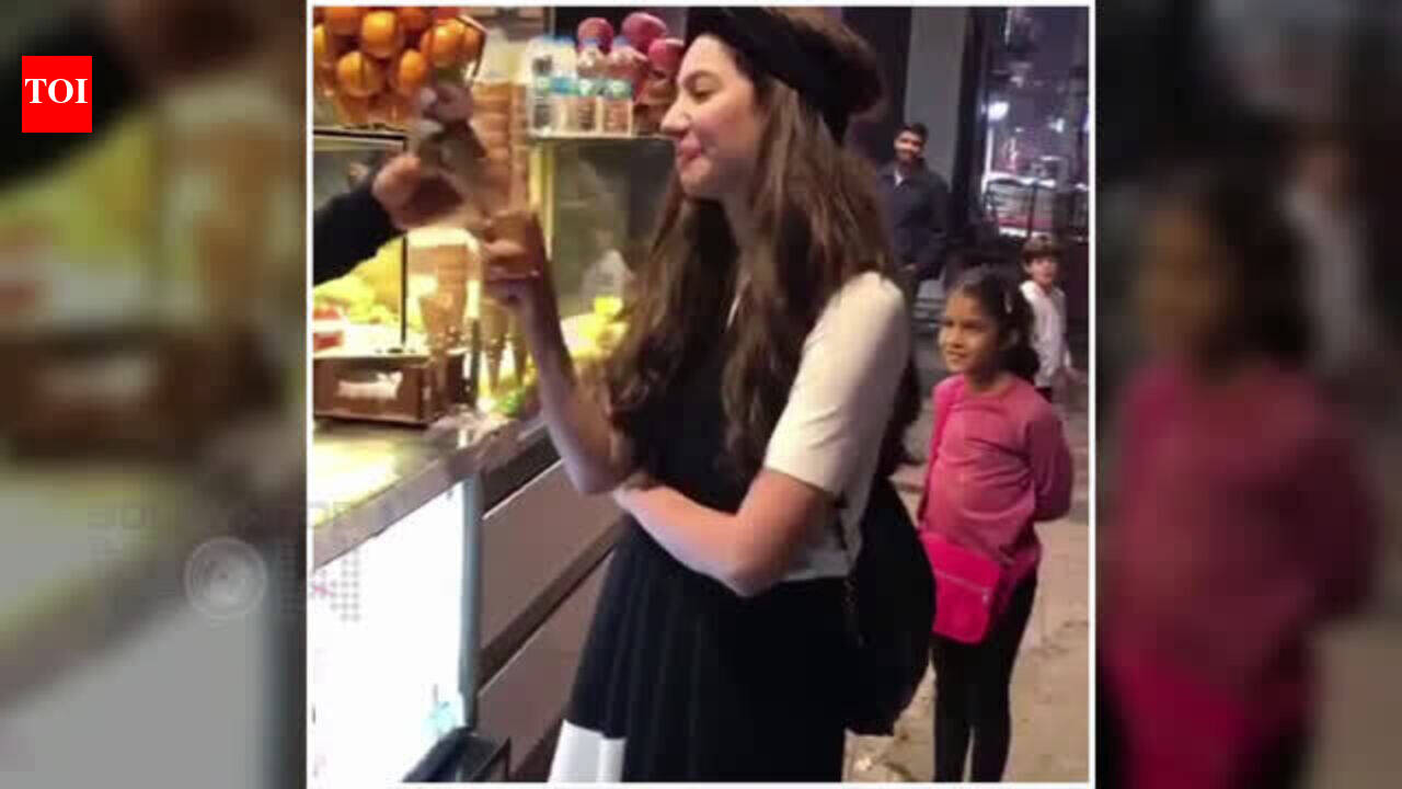 Watch: Mahira Khan fooled by Turkish ice cream seller