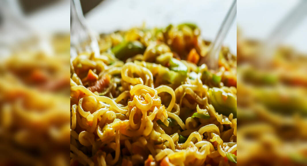 Vegetable Masala Maggi Noodles Recipe: How to make Vegetable Masala ...