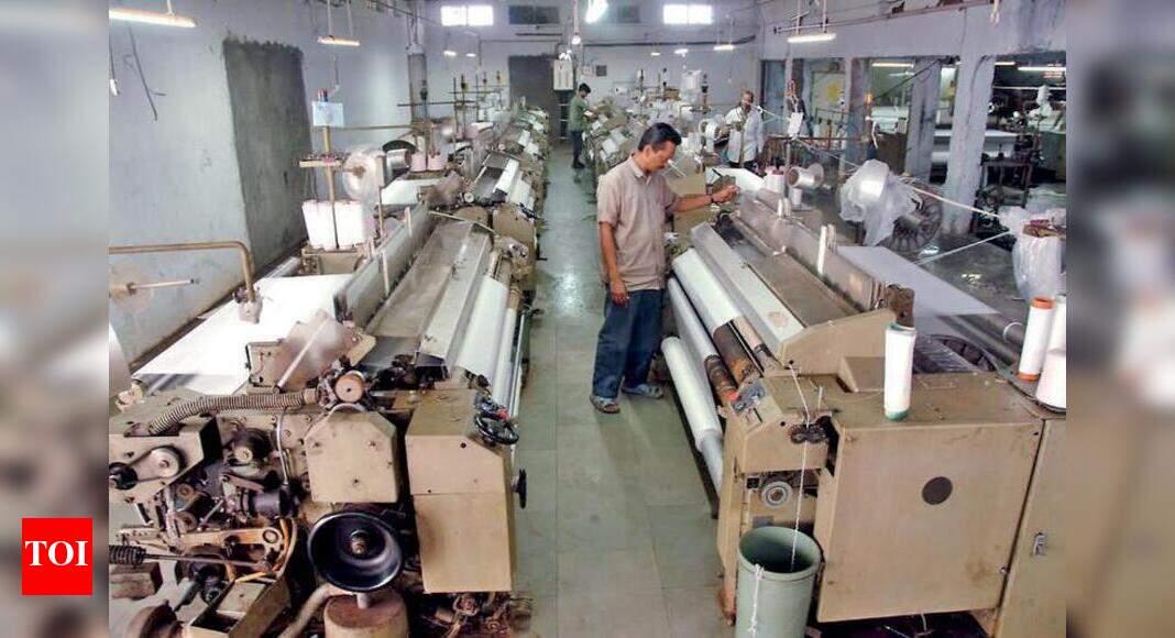 Power loom sector staring at cost escalation, job losses | Surat News ...