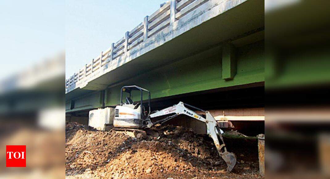 Akkulam bridge works: Mud dumped in lake yet to be removed ...