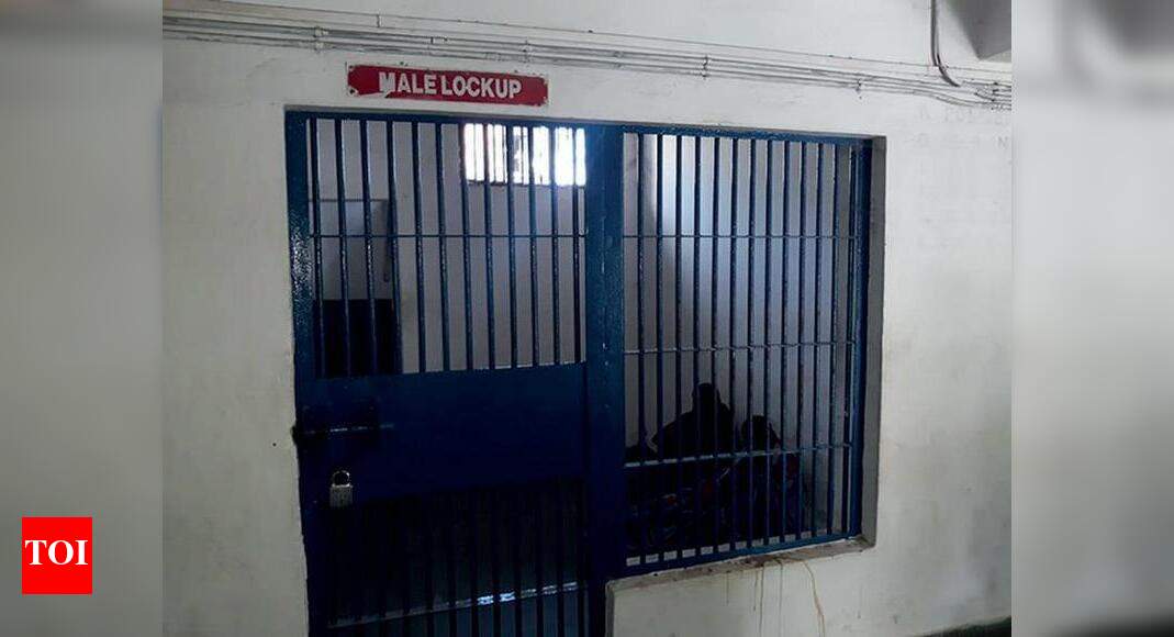 Theft accused ends life inside police lock-up | Vadodara News - Times ...