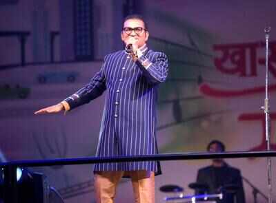 Abhijeet serves jest with music in live concert | Nagpur News - Times ...