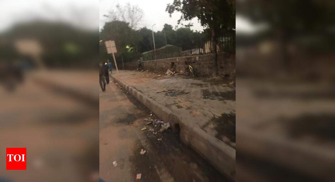 Pavement is open loo - Times of India