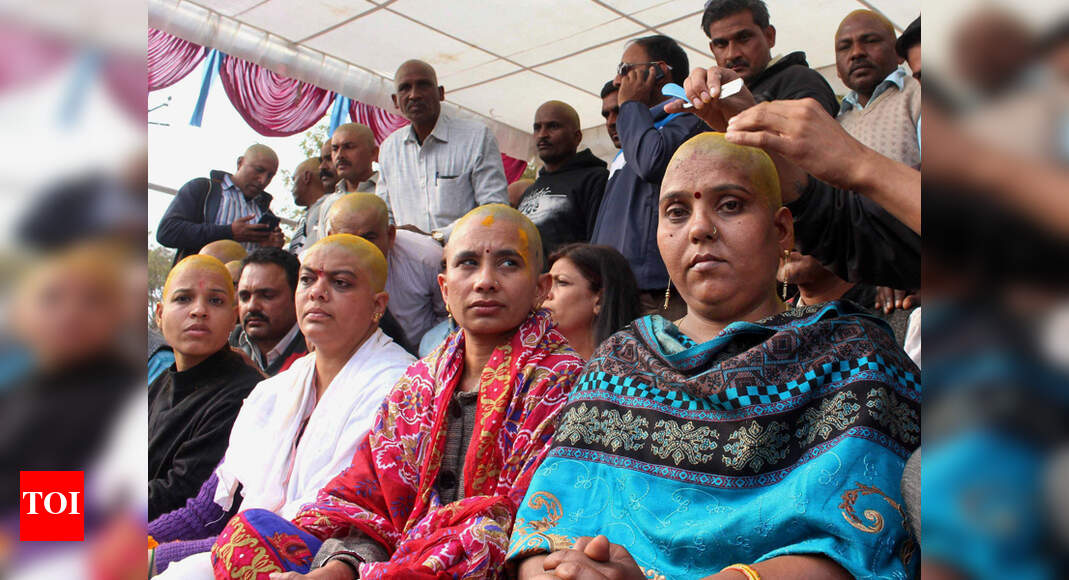 Women Teachers Tonsure Their Heads In Protest: 4 women teachers tonsure ...
