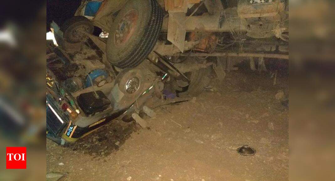 3 labourers die on NH 63 | Hubballi News - Times of India