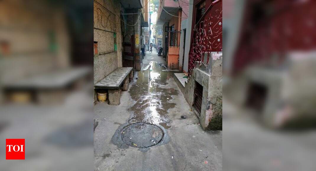 Sewer overflow outside houses - Times of India