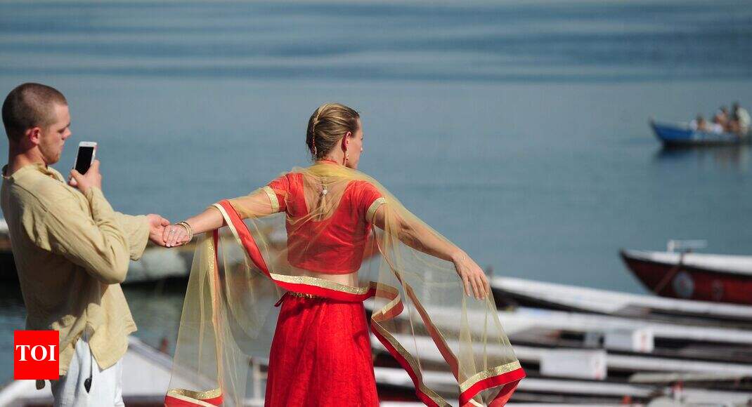 Communication gap leaves tourists gasping | Goa News - Times of India