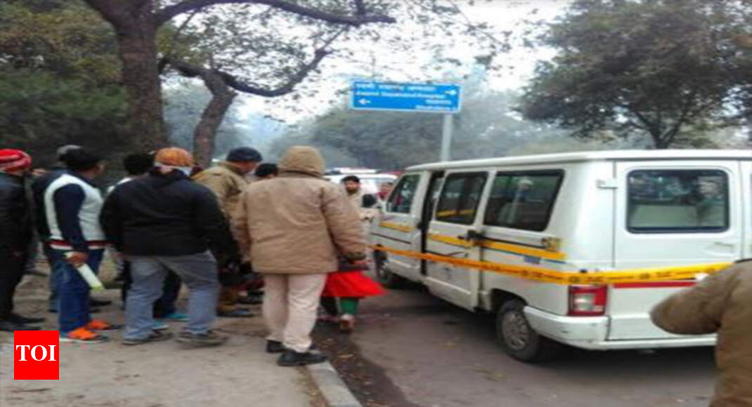 Delhi school kid kidnap: School bus driver shot at, child kidnapped in ...