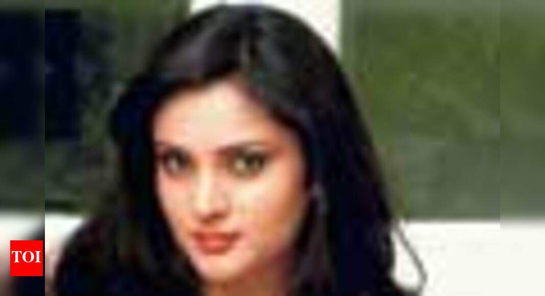 Dhanush, Divya are 'good friends' | Regional Movie News - Times of India