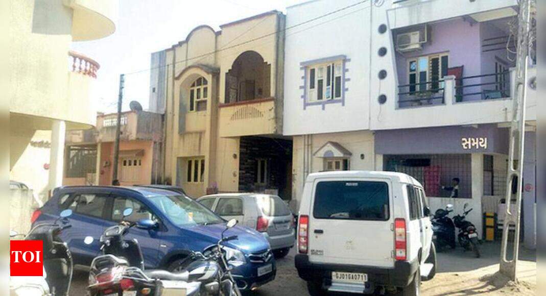 Godhra: ACB sleuths search house in Godhra to find I-T officer’s assets | Vadodara News - Times ...