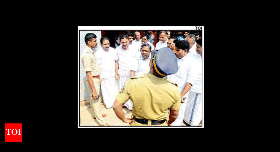 Move to arrest IUML leader sparks protest | Kozhikode News - Times of India