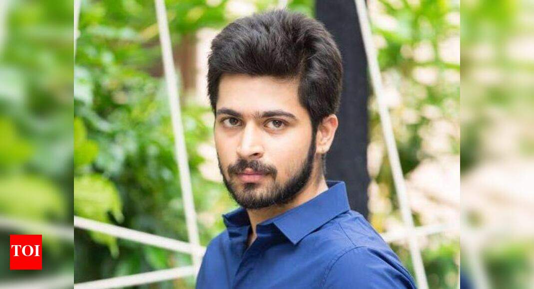 Harish sings and plays keyboard in front of AR Rahman - Times of India