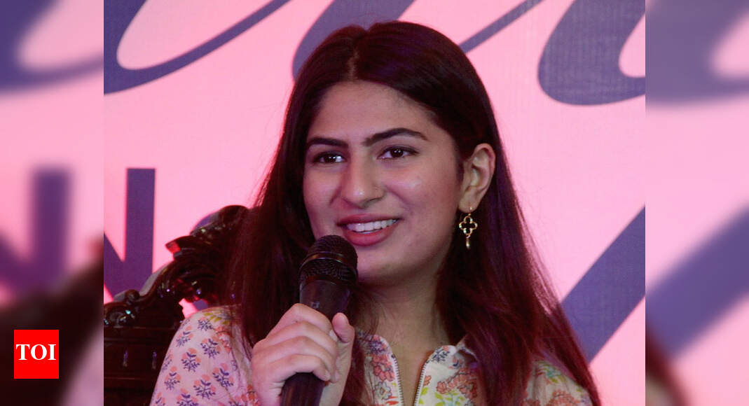 I will always stand for peace, says Gurmehar Kaur | India News - Times of India