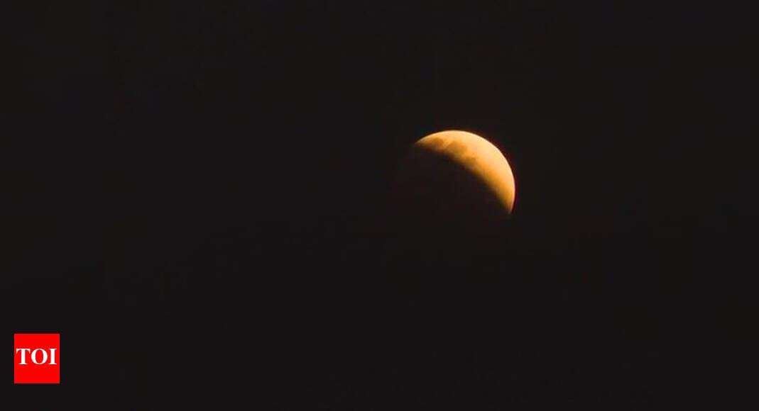 Lunar Eclipse In Kolkata: kolkata witnesses super blue blood moon ...