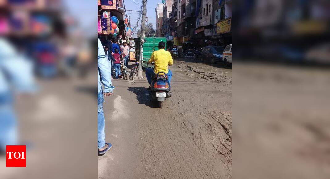 Slush makes road slippery - Times of India