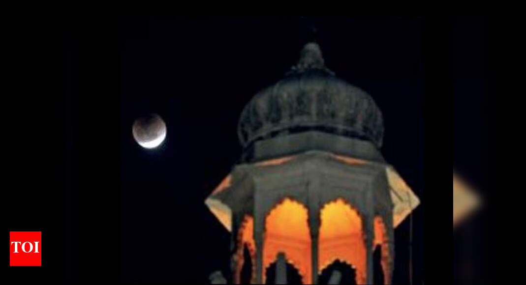 Supermoon: Clock Tower turns hub for once-in-a-blue-moon treat ...
