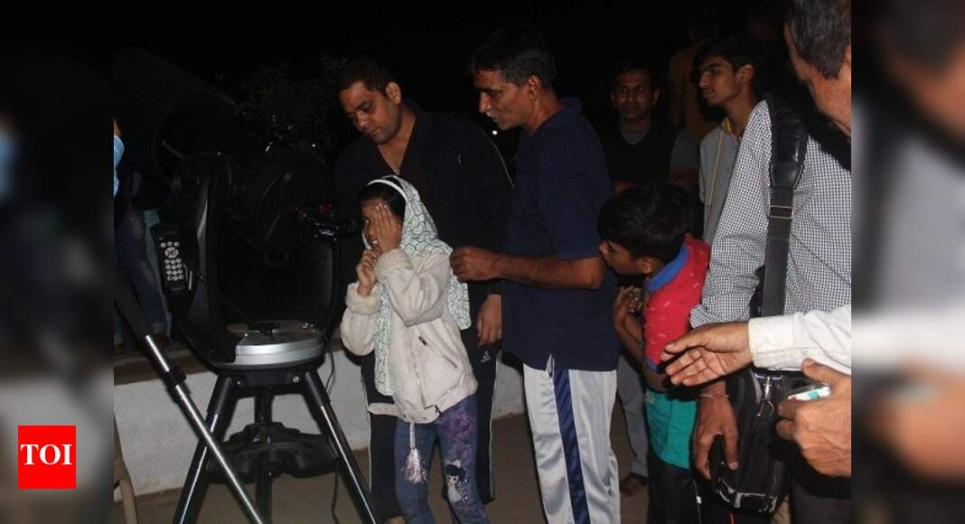 Taljai hill attracts Lunar Eclipse enthusiasts in Pune - Times of India