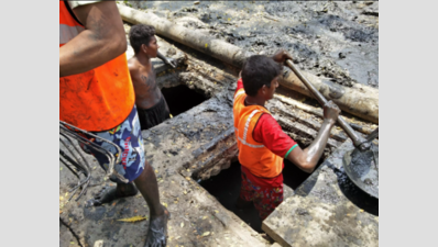 200 machines to end manual scavenging in Delhi | Delhi News - Times of ...