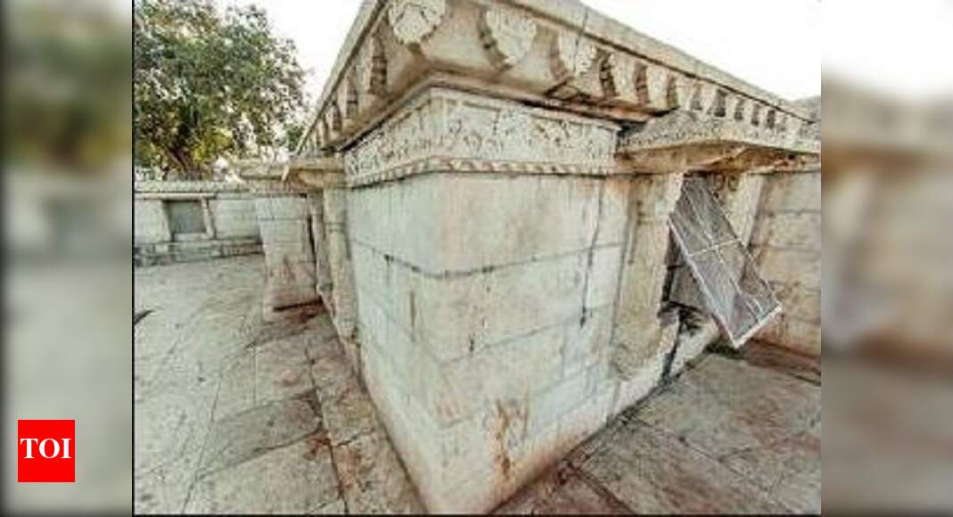 Rajsamand Lake: Raj Prashasti - India’s longest stone etchings in ...