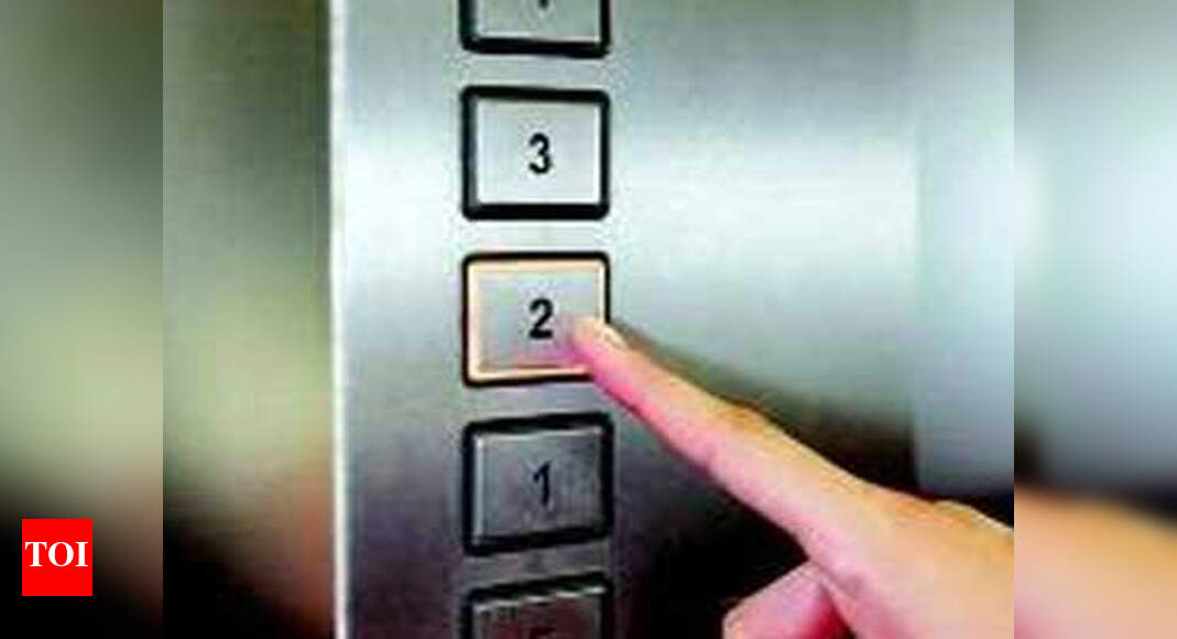 Skywalk Bang: 3 persons stuck in skywalk lift for 30 minute | Bengaluru ...