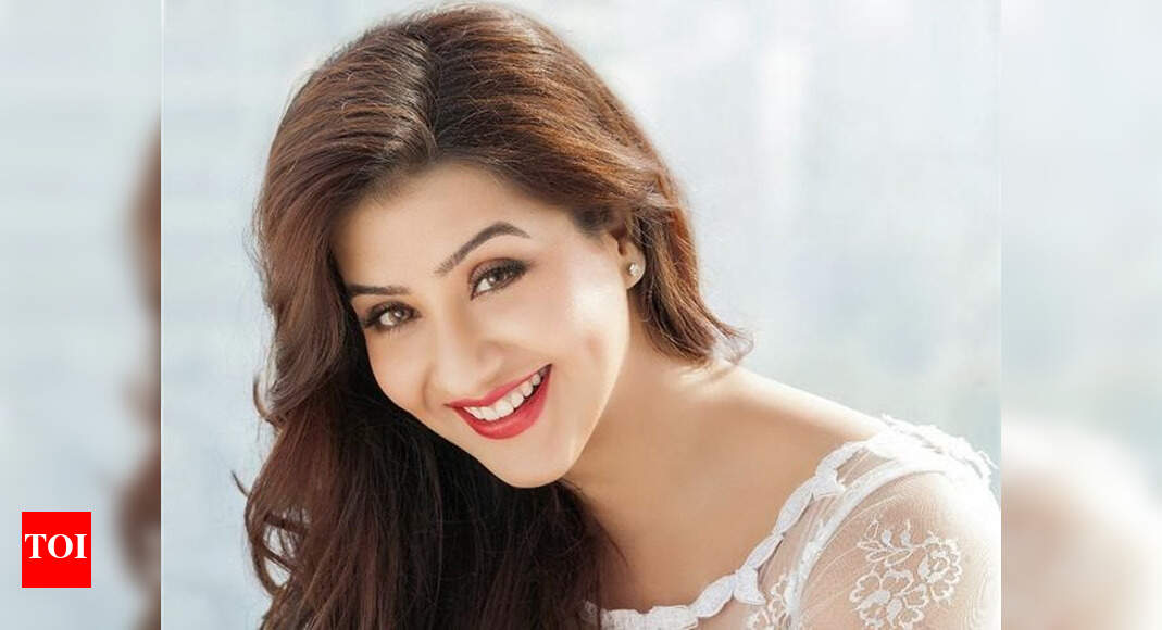 Bigg Boss 11 winner Shilpa Shinde grins from ear to ear as she poses ...
