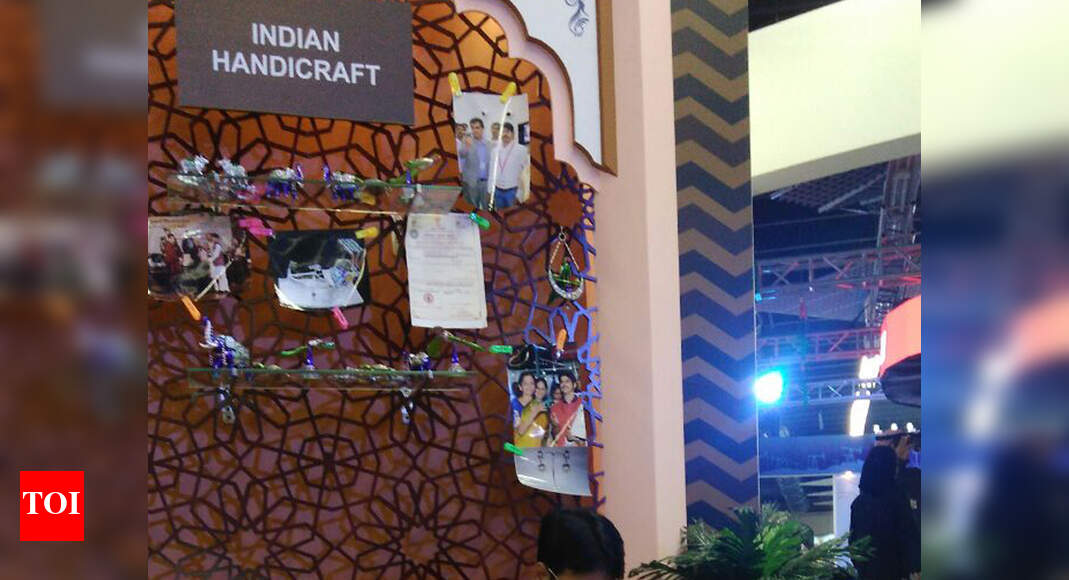 Gulabi Meenakari: Banarasi artisan displays his crafts at Riyadh ...