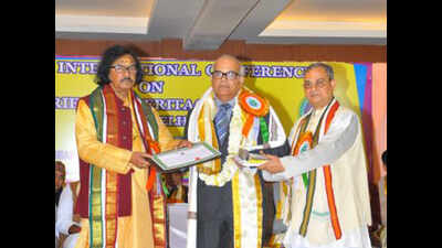 Radhakrishnan Education Excellence Award : GJUST vice-chancellor gets ...