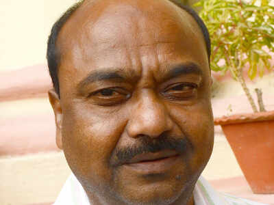 Suspended JD(U) MLA Sarfaraz Alam joins RJD ahead of Araria Lok Sabha ...