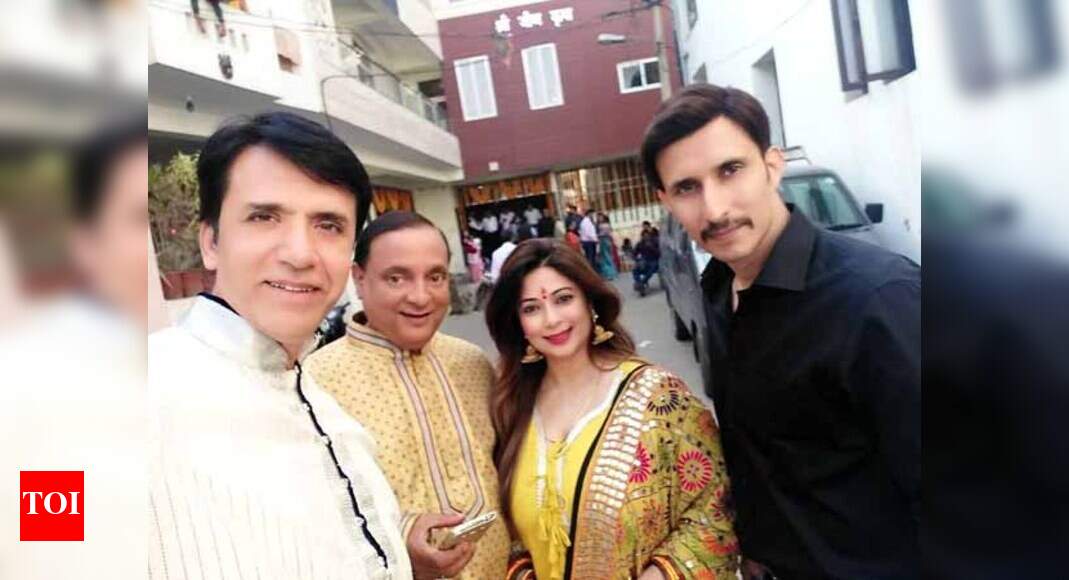 Jaipur actor Ajay celebrates child’s birth in hometown with wife Malini ...