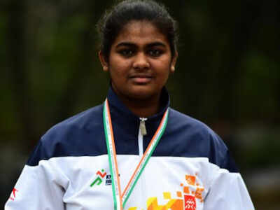 14-year-old Alfiya Pathan makes headlines in Macho World Of Boxing ...