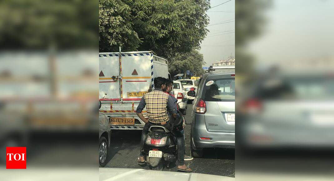 No traffic rules in Dwarka - Times of India