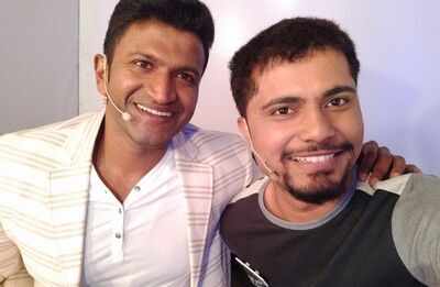 Pratham gets blazer as a gift from Puneeth Rajkumar - Times of India