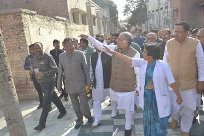 Sarojini Naidu Medical College: Agra: Way cleared for development of ...