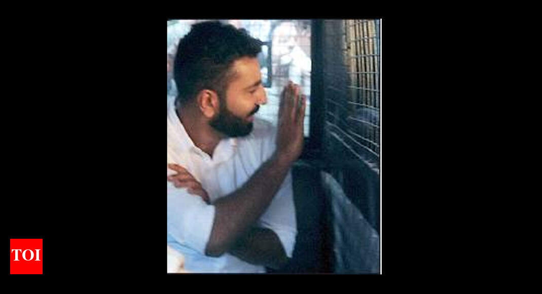 Md Haris: Md Haris smiles at cops, walks into police station ...