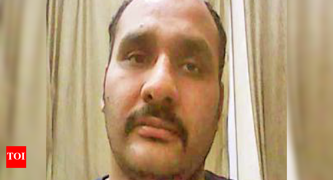 Cops yet to trace gangster who fled | Delhi News - Times of India