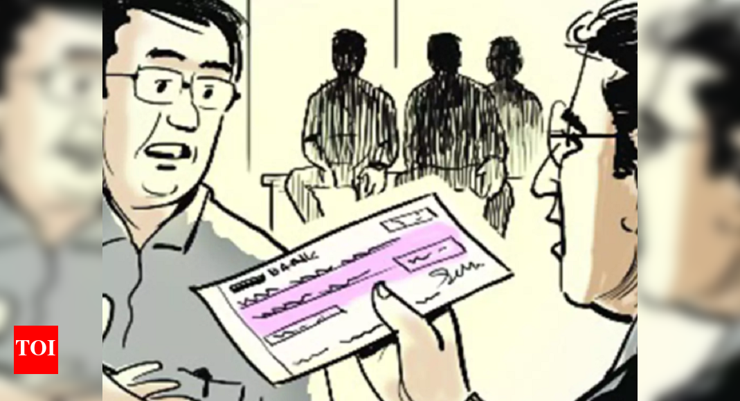 Man conned of Rs 40,000 by 'US consul gen' | Mumbai News - Times of India Man conned of Rs 40,000 by 'US consul gen' | Mumbai News - Times of India