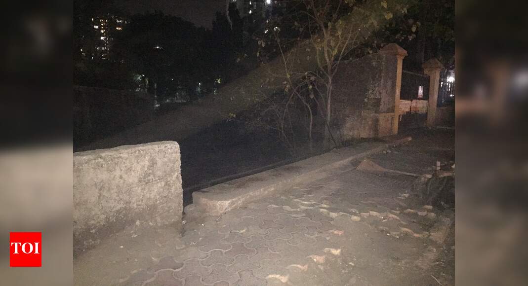 Footpath along Nala without barricade - Times of India