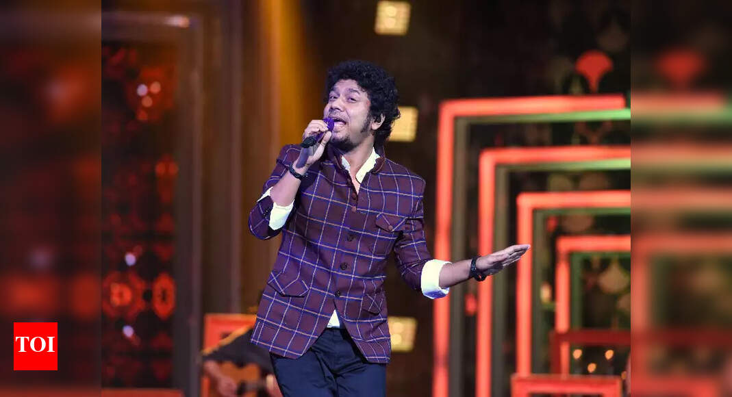 Singer Papon steps down as judge following the 'kissing' controversy ...