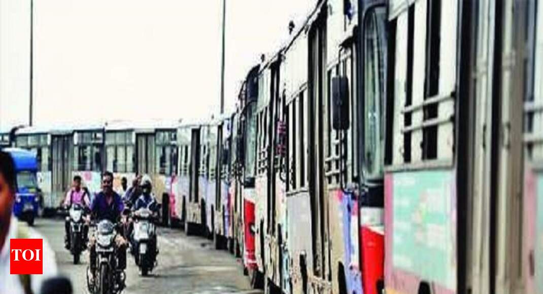 Rude PMPML bus driver snaps at passengers, threatens to thrash one | Pune News - Times of India