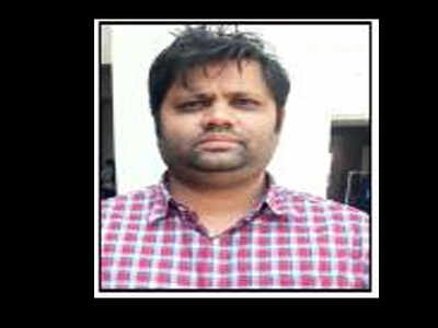 Cellphone seller leaks banker’s pictures | Ahmedabad News - Times of India