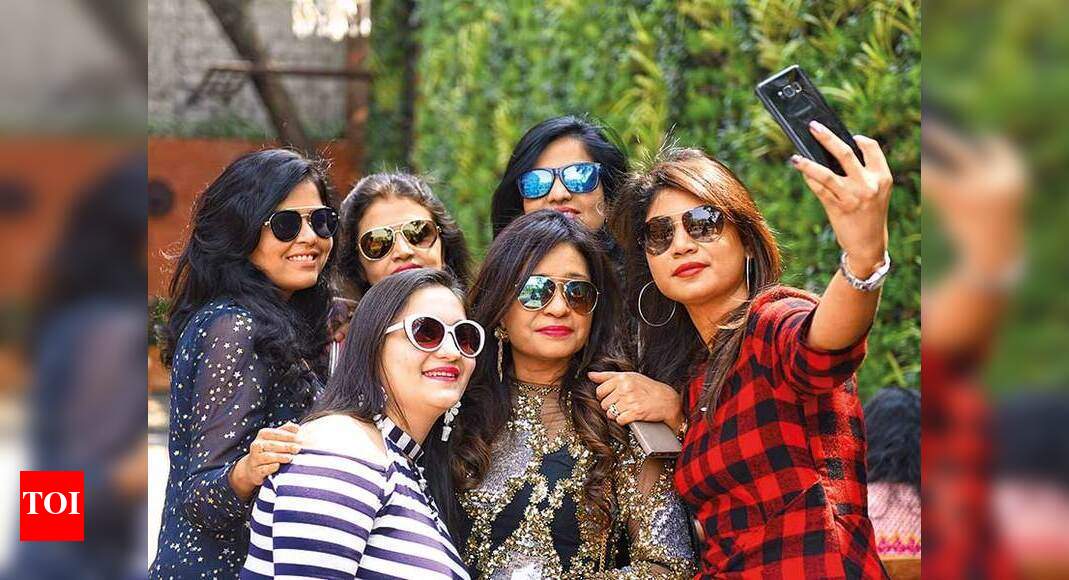 Manju Gamji rings in her birthday with a merry summer themed bash ...